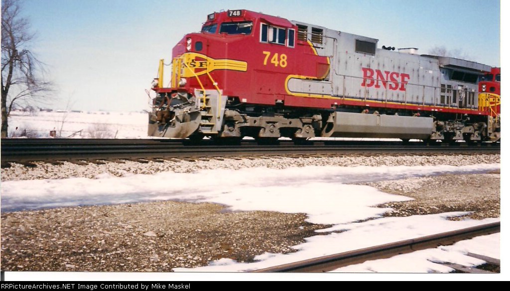 BNSF 748